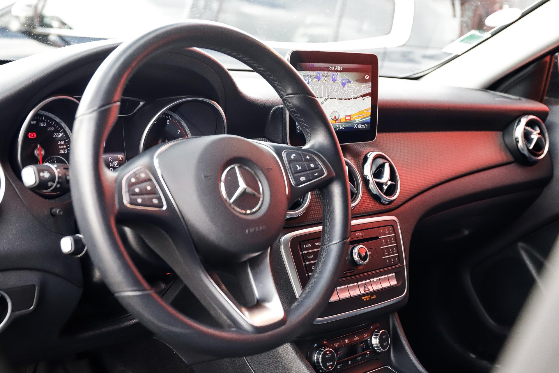 SITBON AUTOMOBILES - MERCEDES-GLA-180 7G-DCT 122 CV