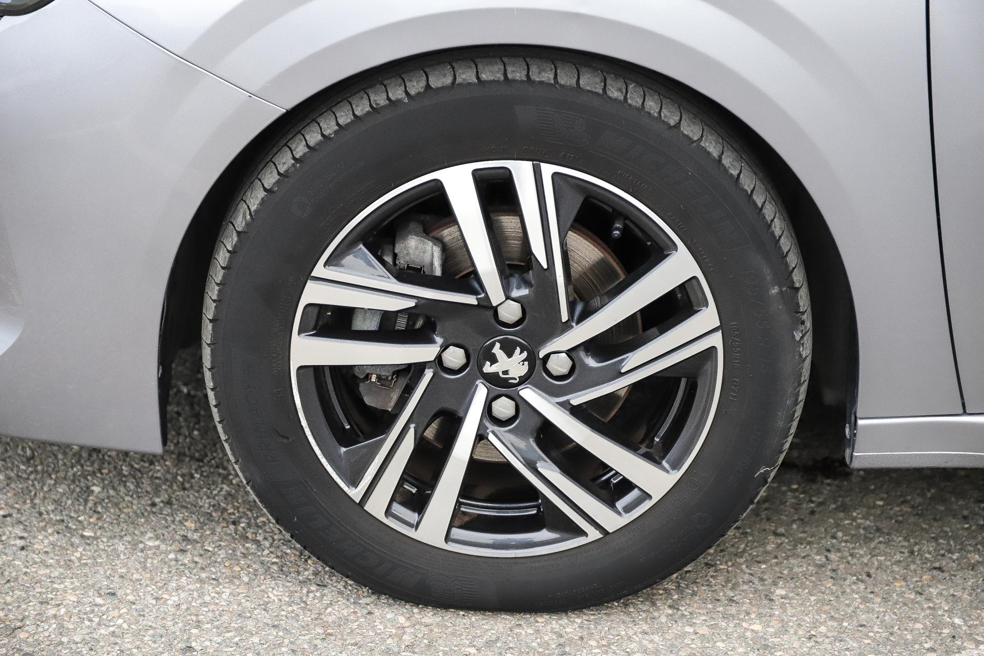 SITBON AUTOMOBILES - PEUGEOT-208-1.2i PureTech 100 Allure 1ERE MAIN CARPLAY CAMERA